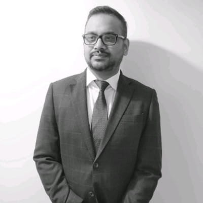 Examinamos los temas clave que la banca debe considerar en su agenda para 2025, desde los ...